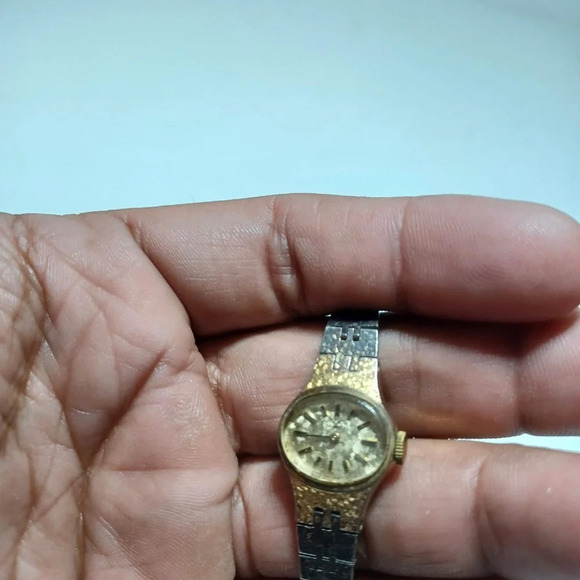 Seiko | Accessories | Vintage Seiko Watch Women Gold Tone Oval Dial Safety Chain New Battery ...